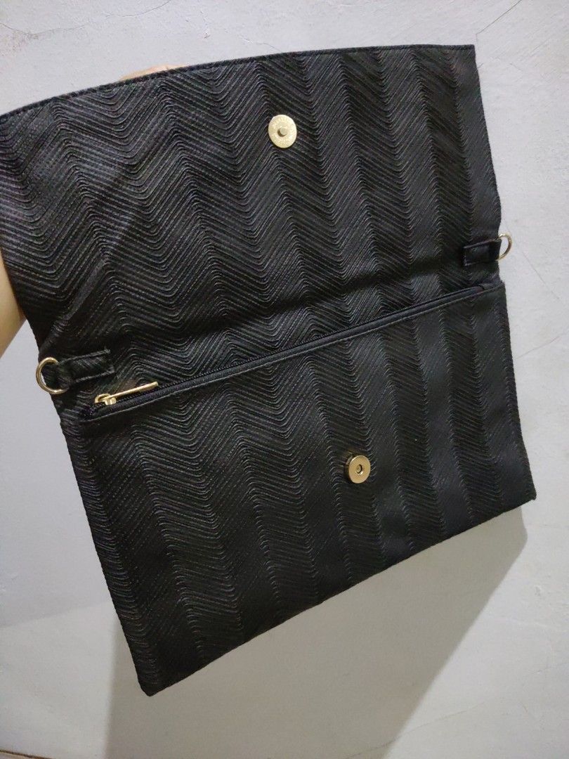 Clucth wave korea, Fesyen Wanita, Tas & Dompet di Carousell