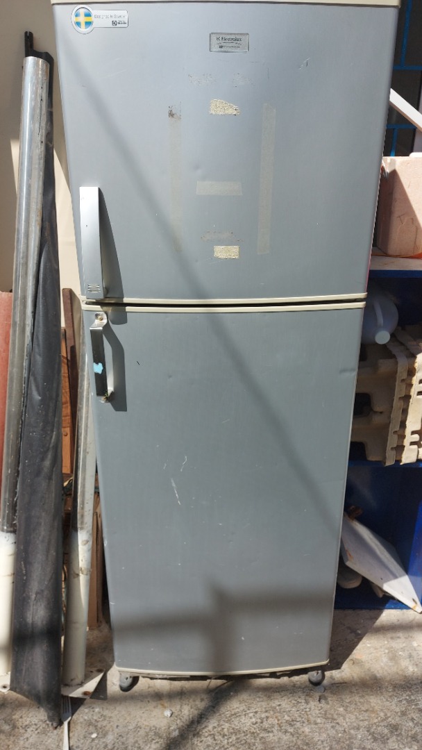 Electrolux 2 Door Ref and Freezer, TV & Home Appliances, Kitchen Appliances, Refrigerators and ...