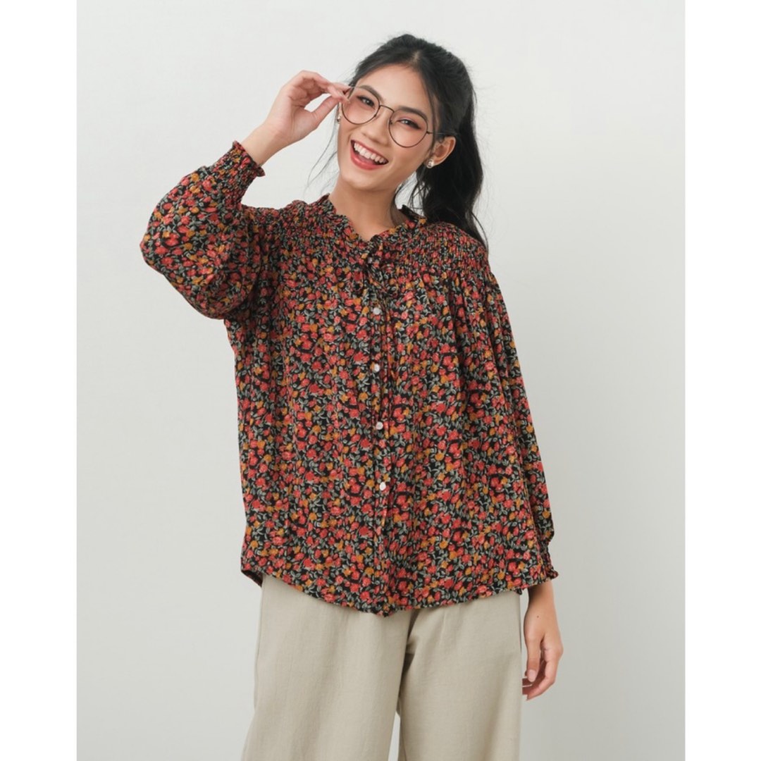 Flowina Shirt, Fesyen Wanita, Pakaian Wanita, Atasan di Carousell