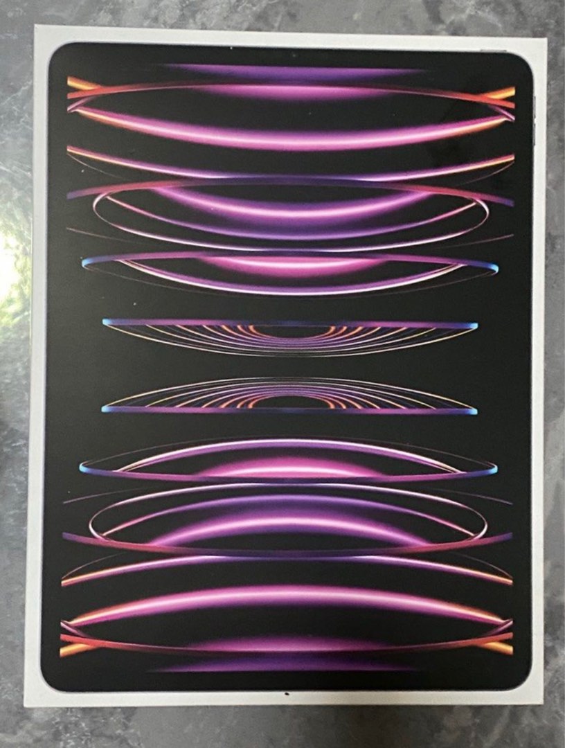 iPad Pro 12.9" (6th Gen) Wi-Fi, Mobile Phones & Gadgets, Tablets, iPad on Carousell