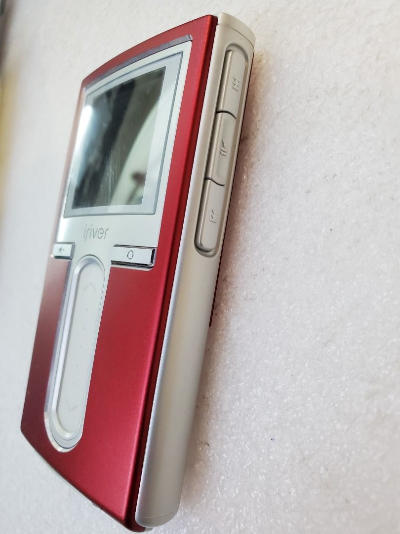 Iriver H10 6GB Portable Digital MP3 Music Player Red (Display Set), Audio, Portable Audio ...