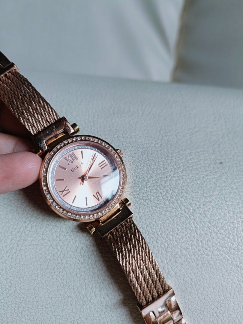 JAM TANGAN Guess W1009L3, Fesyen Wanita, Jam Tangan di Carousell