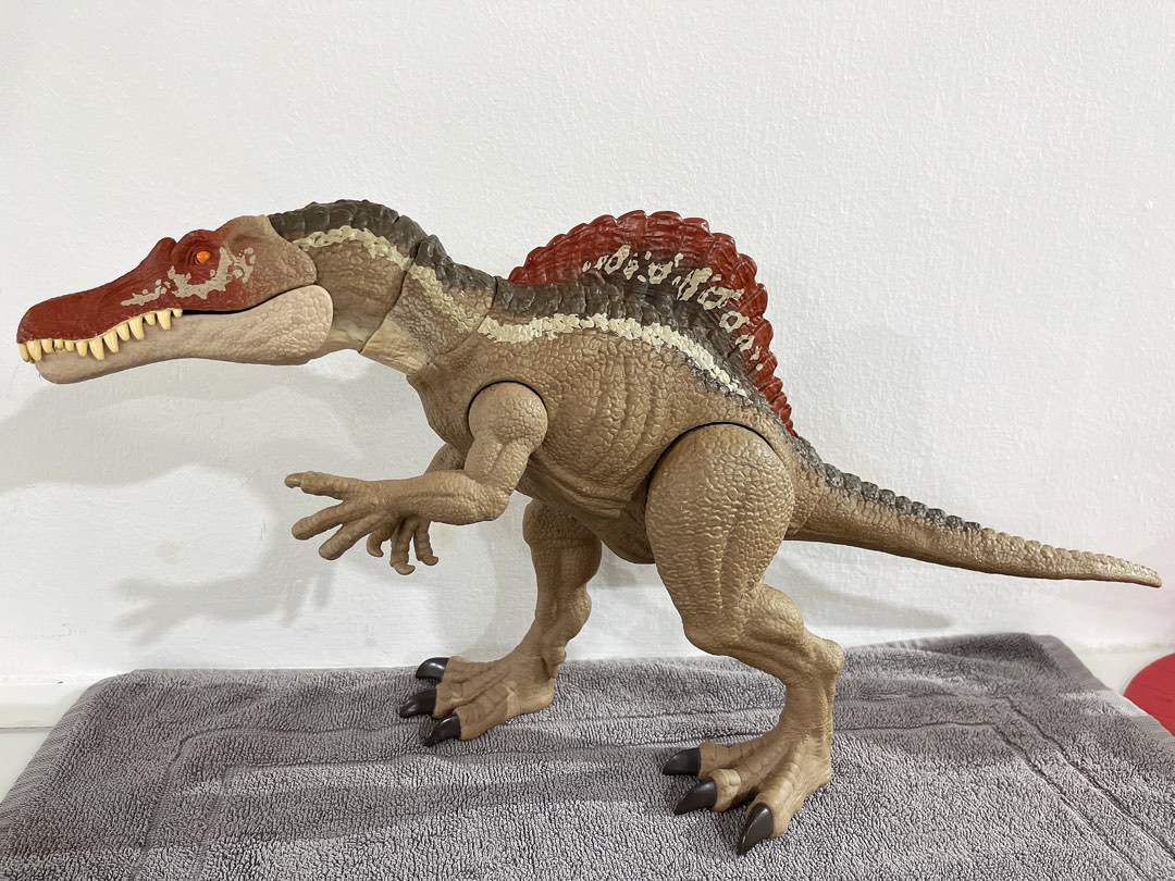 Jurassic World Extreme Chompin' Spinosaurus Dinosaur Action Figure ...