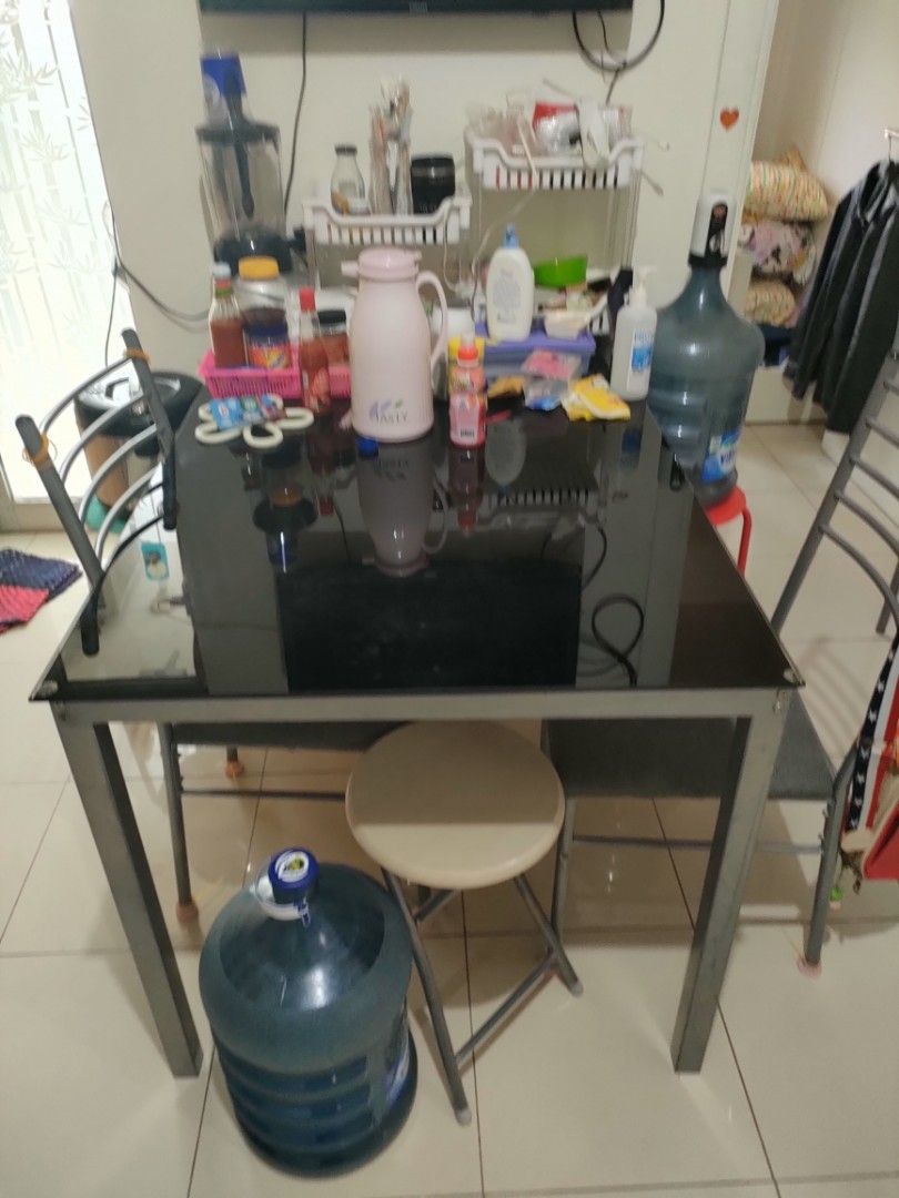 Meja Makan Informa, Perabotan Rumah di Carousell