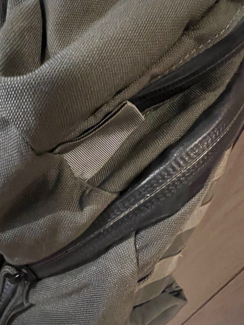 Mystery ranch front backpack, 男裝, 袋, 背包 - Carousell