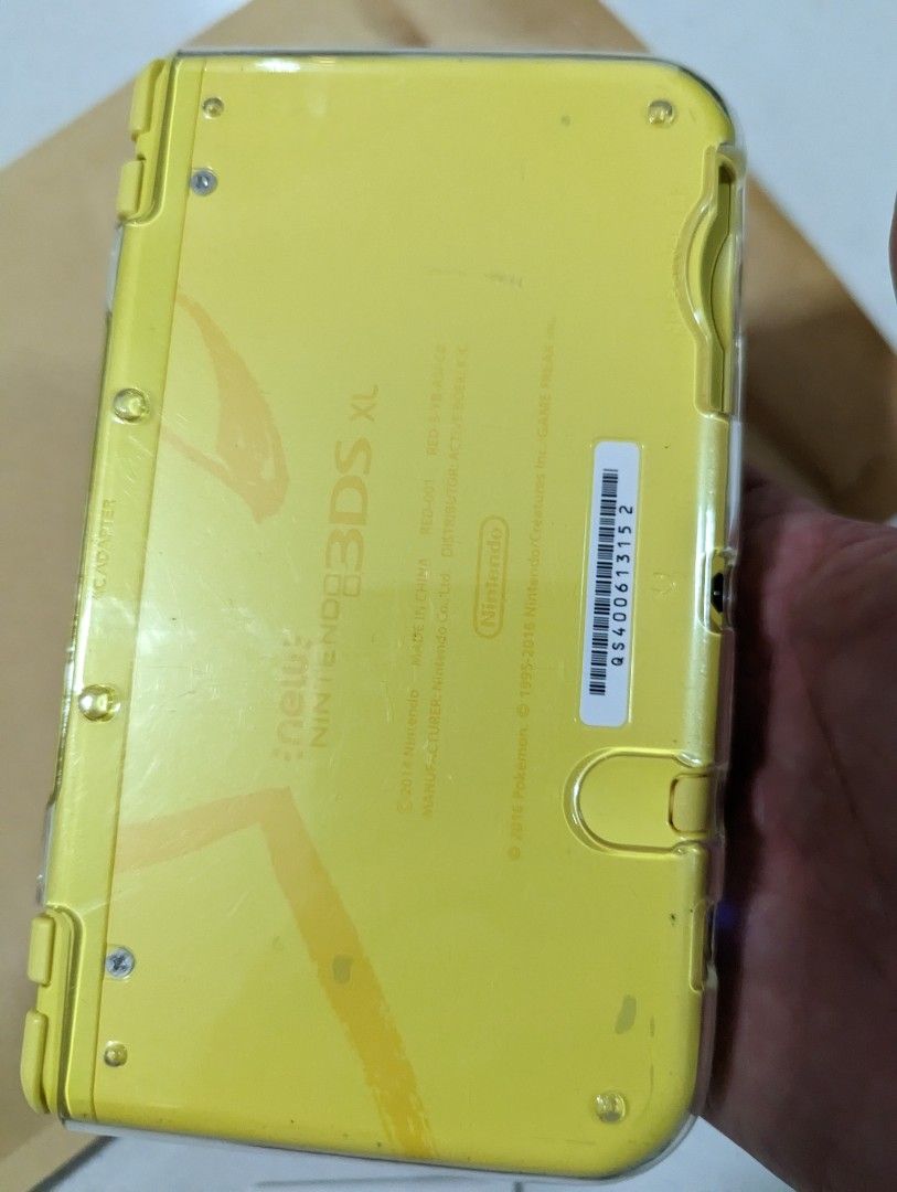 New Nintendo 3DS XL Pikachu used only few times as new in nice ...