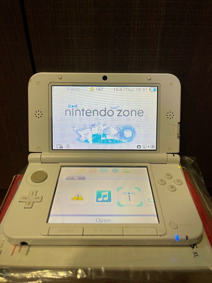 Nintendo 3DS XL Mario White Edition, Video Gaming, Video Game Consoles ...