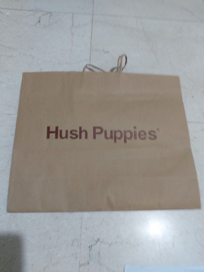 Paper.bag hush puppies/40×33×13, Barang Yang Dicari di Carousell