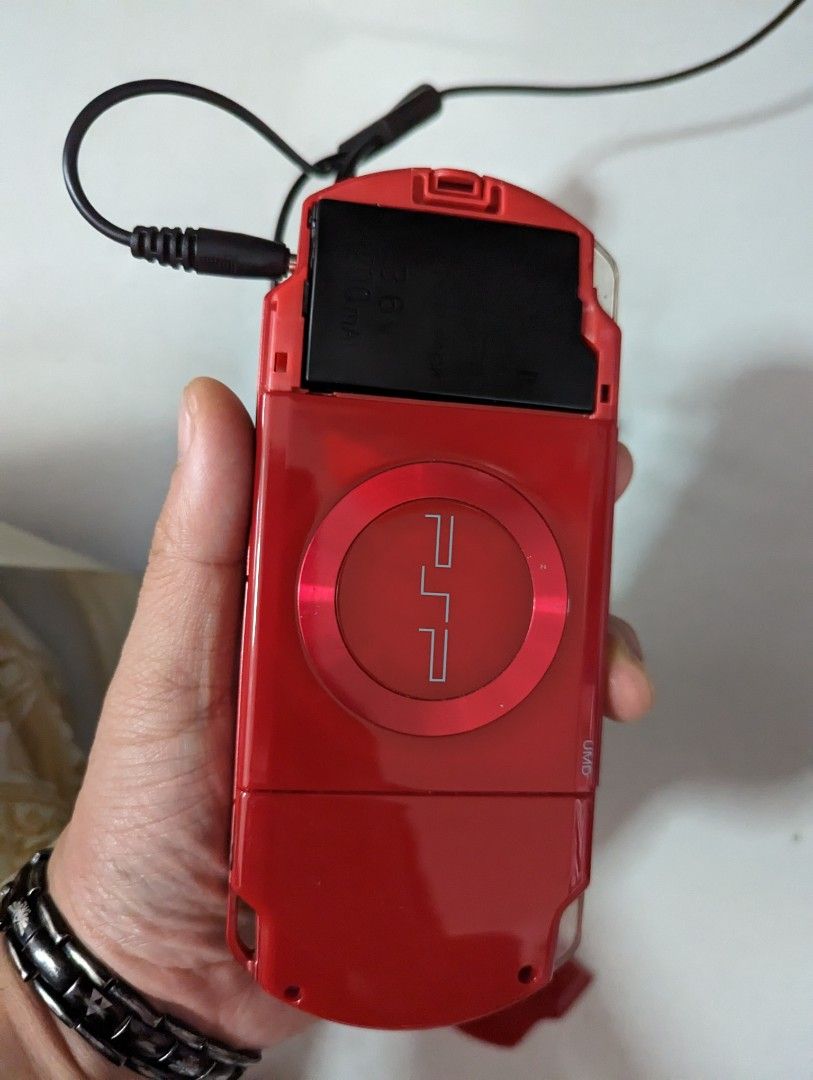 PSP 2000 console with charger playstation portable, Video Gaming, Video ...