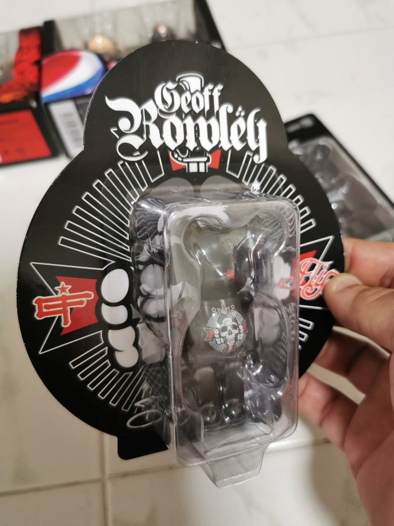 RARE - Bearbrick x David Flores x Geoff Rowley 100%, Hobbies & Toys ...