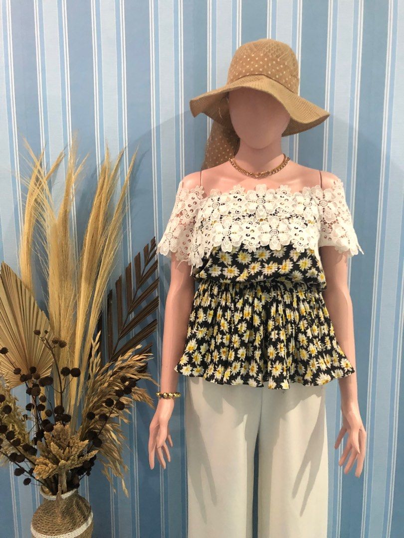 sabrina look, Fesyen Wanita, Pakaian Wanita, Atasan di Carousell