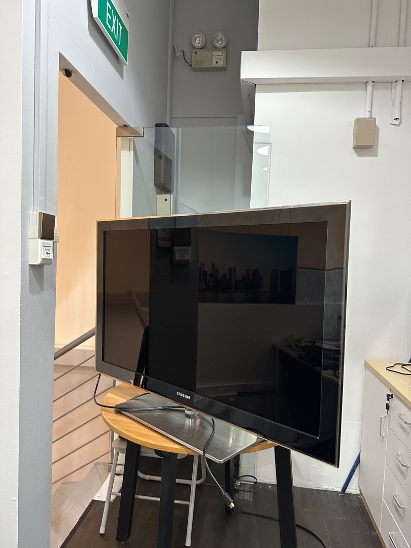 Samsung 46 inch TV, TV & Home Appliances, TV & Entertainment, TV on ...