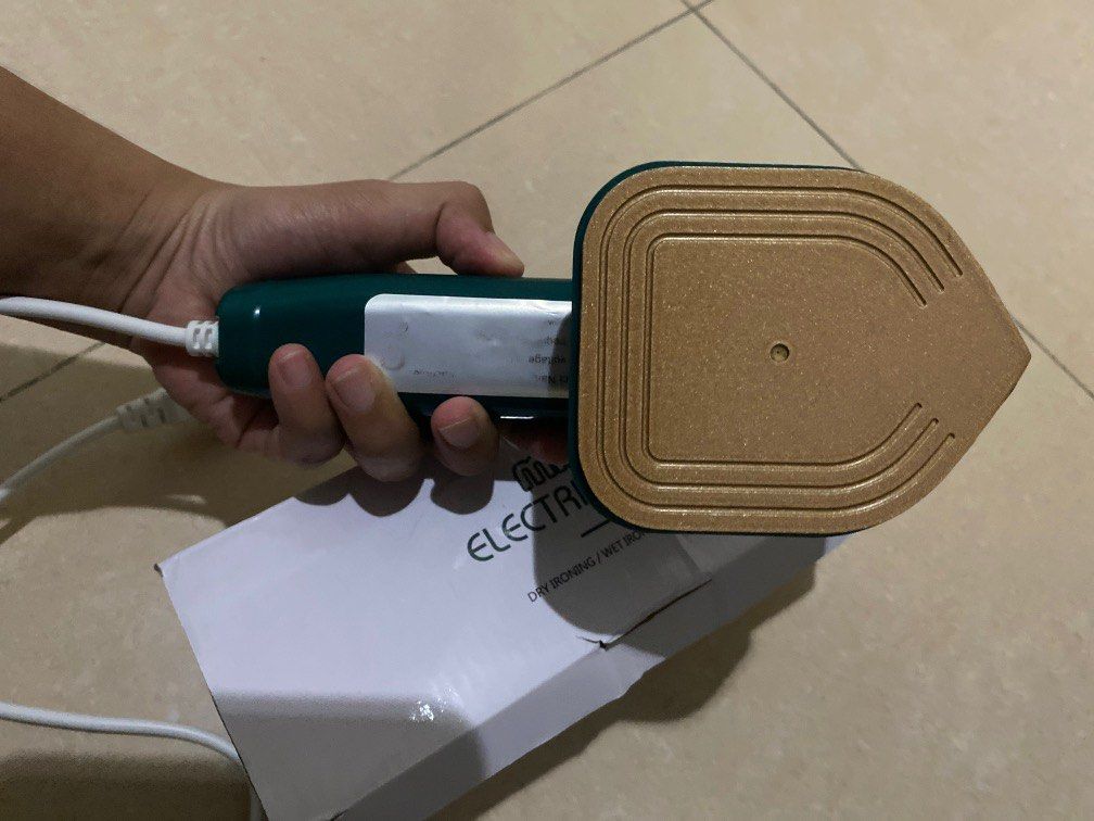 Setrika uap portable / setrika mini, Elektronik, Lainnya di Carousell