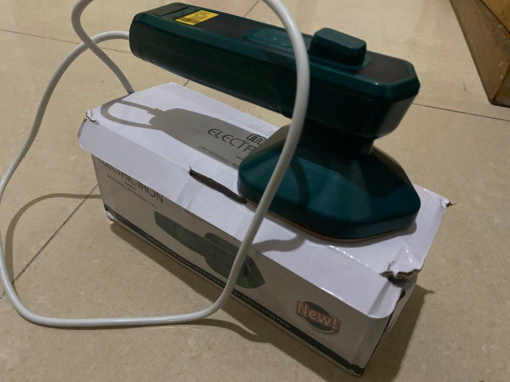 Setrika uap portable / setrika mini, Elektronik, Lainnya di Carousell