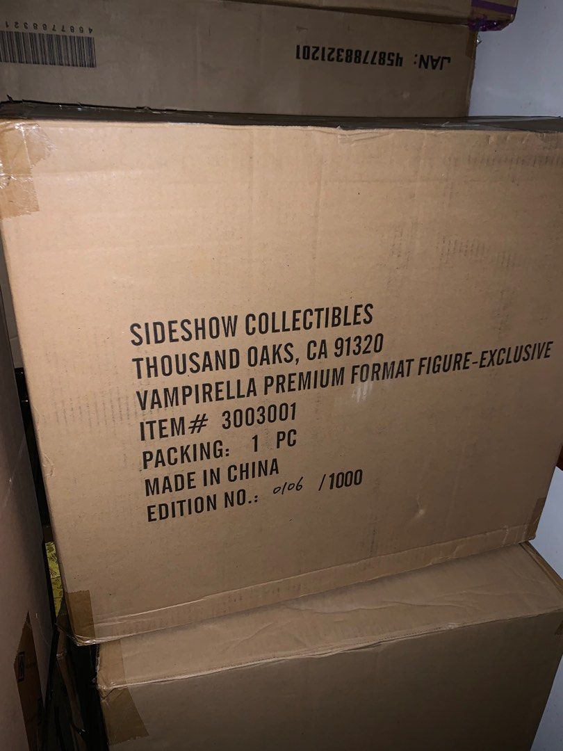 Sideshow Vampirella premium format Exclusive version, Hobbies & Toys ...
