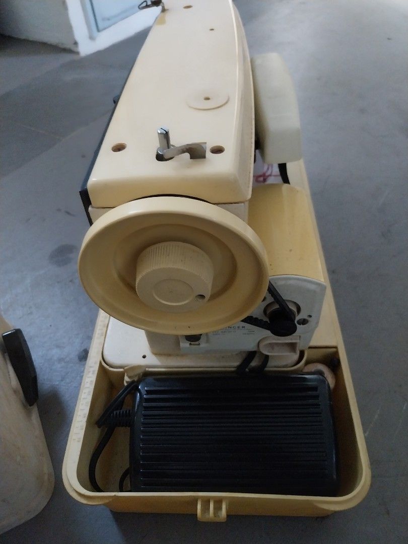 Singer Sewing Machine, Hobbies & Toys, Stationery & Craft, Craft ...