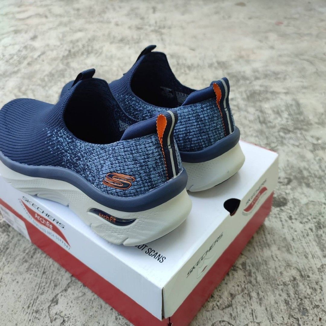 Skechers, Fesyen Pria, Sepatu , Sneakers di Carousell