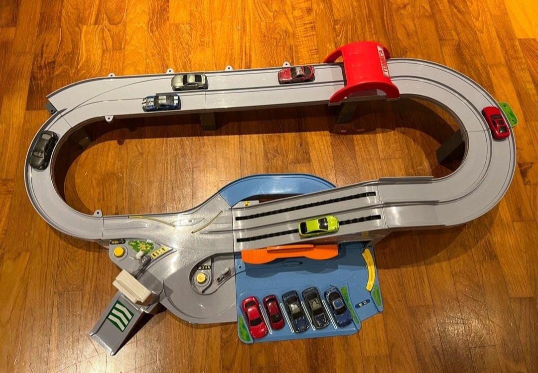 tomica track, Hobbies & Toys, Toys & Games on Carousell