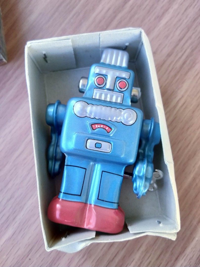 Wind up robot mechanical, Hobbies & Toys, Memorabilia & Collectibles ...