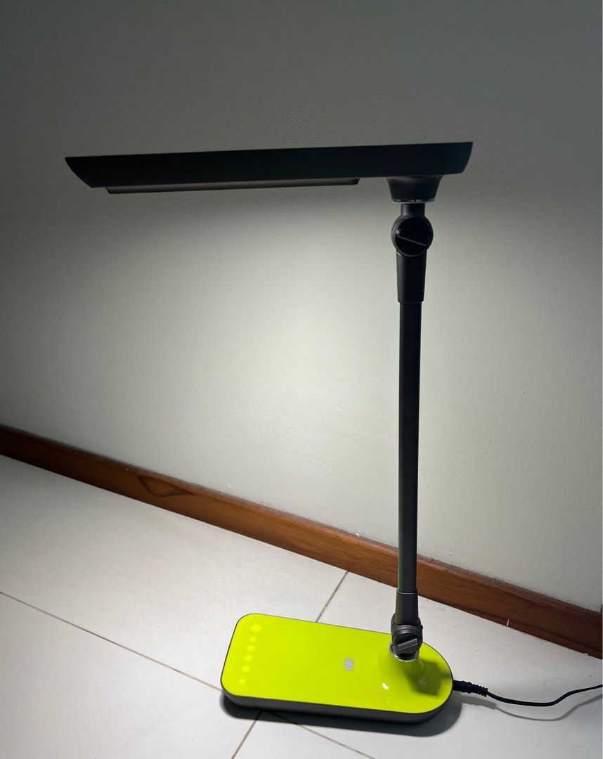 3M LED Polarizing Table Lamp, Furniture & Home Living, Lighting & Fans ...