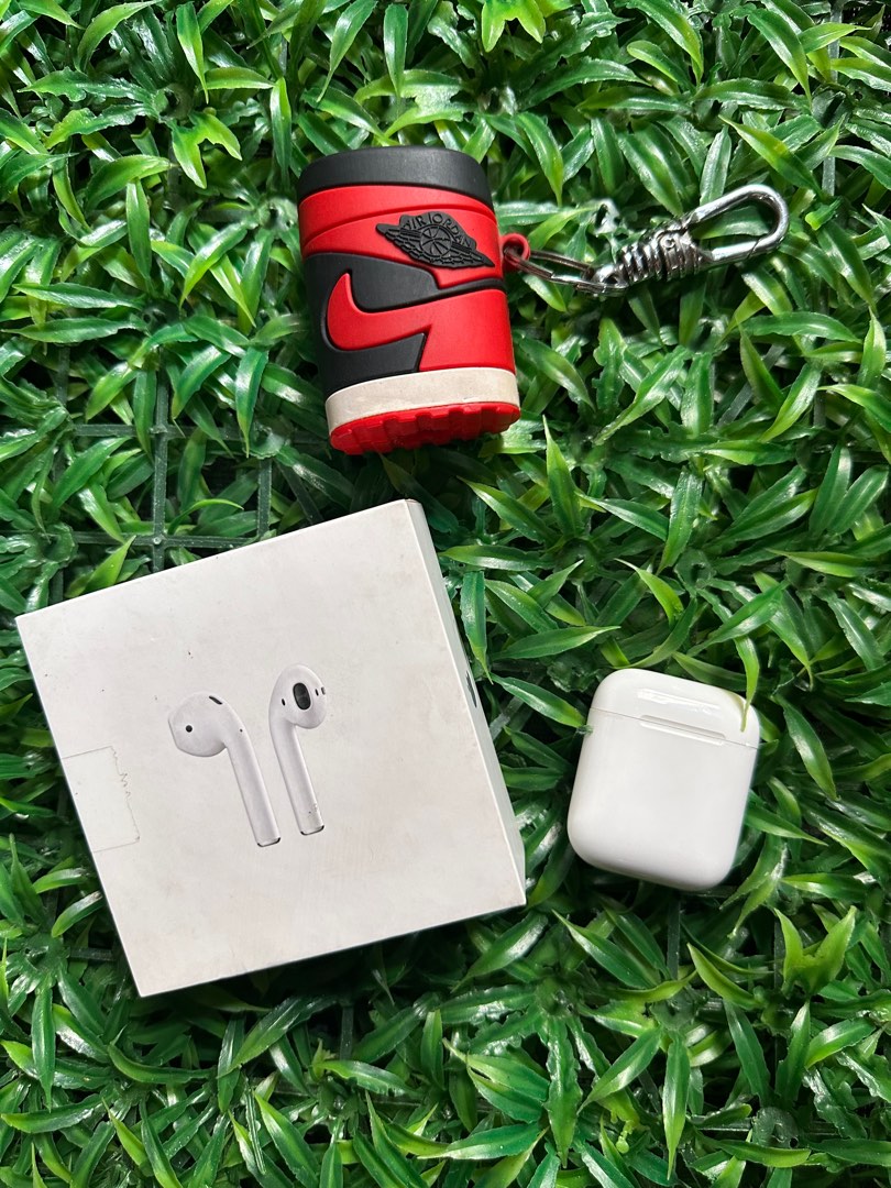 Apple airpods Gen 1 original with box, Audio, Earphones on Carousell