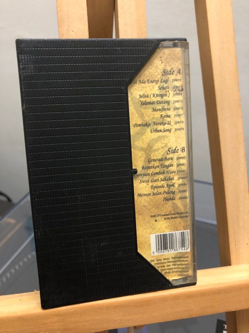 Boomerang kaset cassette, Hobbies & Toys, Music & Media, CDs & DVDs on Carousell