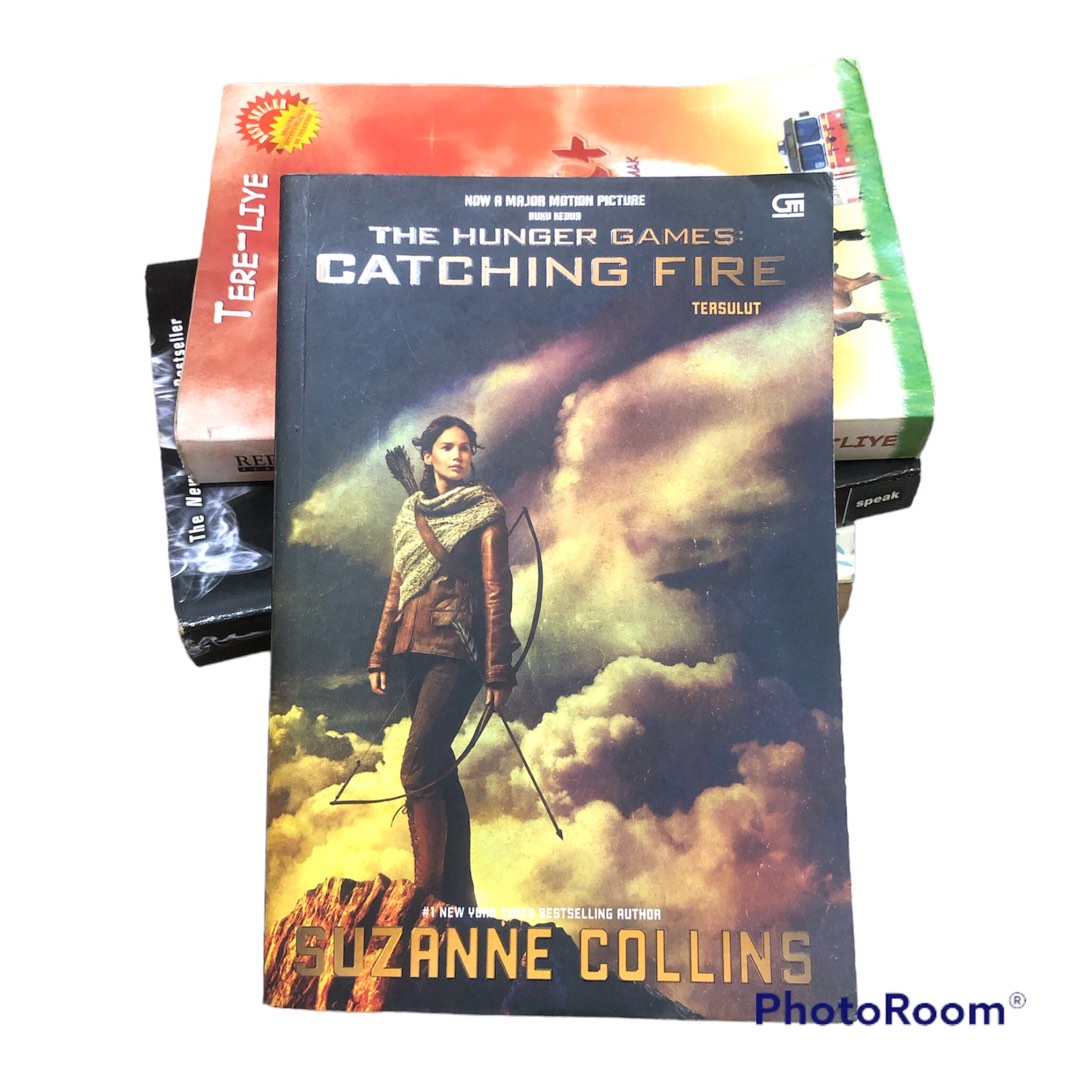 [BUKU BHS] The Hunger Games (Part 2) : Catching Fire by Suzanne Collins ...