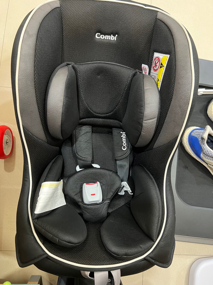 Combi coccoro car seat with infant insert, Babies & Kids, Going Out, Car Seats on Carousell