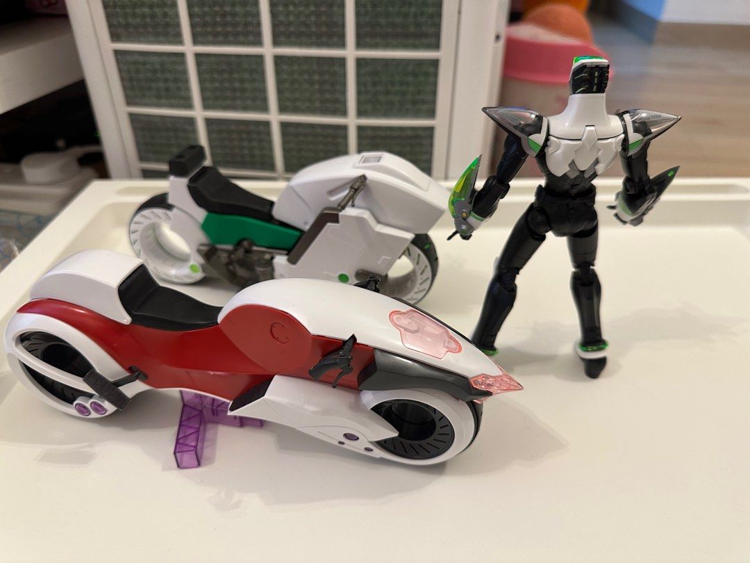 Figurerise stand 6 tiger and bunny, 興趣及遊戲, 玩具 & 遊戲類 - Carousell