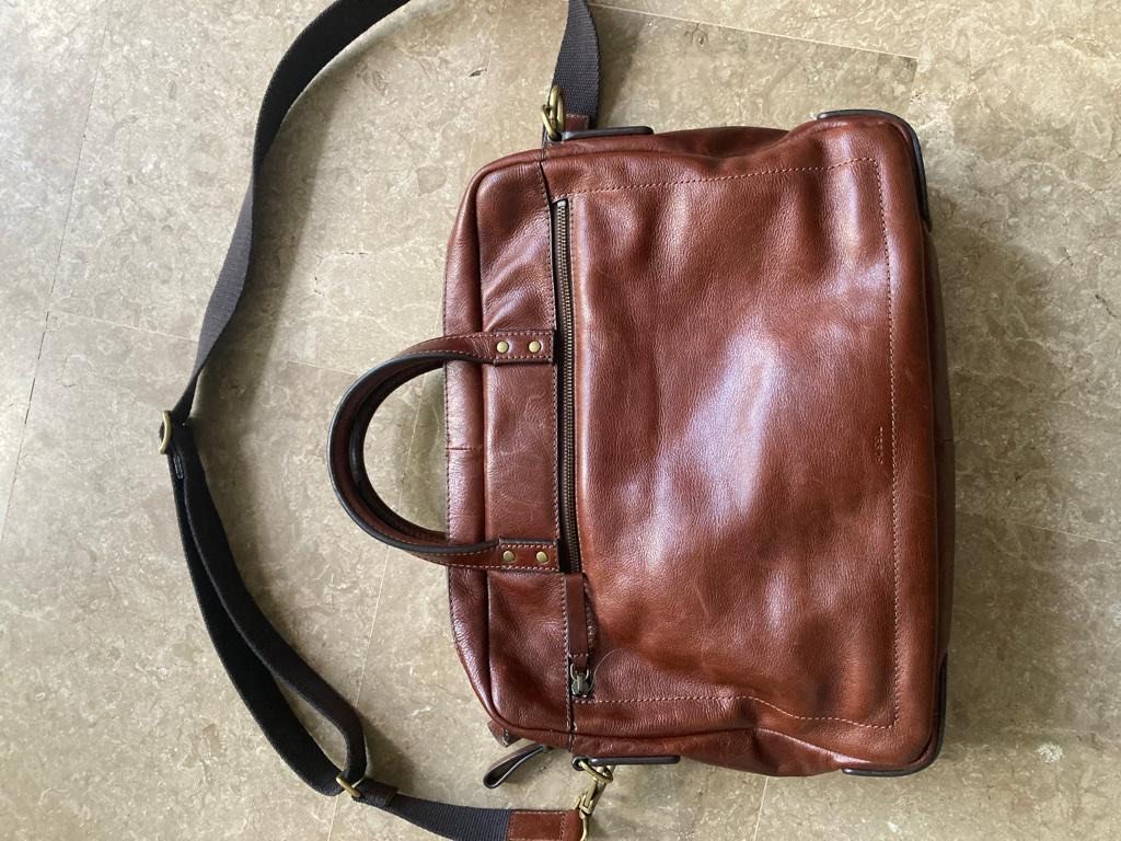 FOSSIL Pure Leather Laptop bag, Men's Fashion, Bags, Belt bags, Clutches and Pouches on Carousell