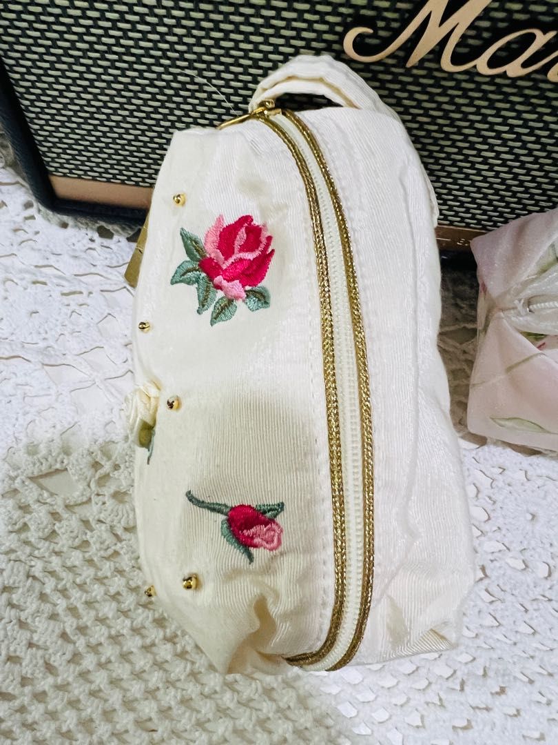 Japanese beautiful pouch ( Each Rm20), Women's Fashion, Bags & Wallets ...