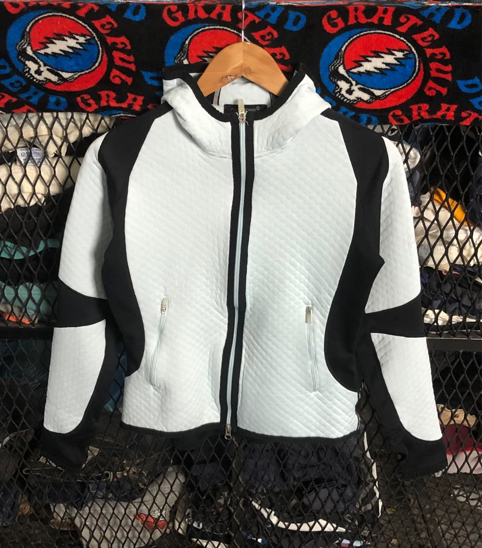 Nike sphere jacket, Women's Fashion, Coats, Jackets and Outerwear on ...