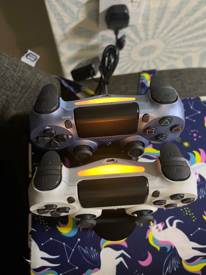 PS4 DualShock Controllers + Sony charging dock , Video Gaming, Gaming ...