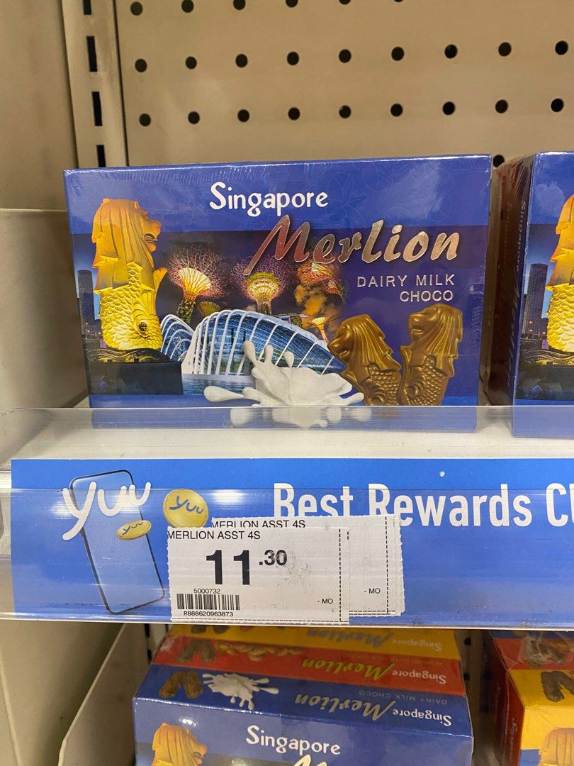 Singapore Merlion Assorted Chocolates - 4 set, Food & Drinks, Packaged ...