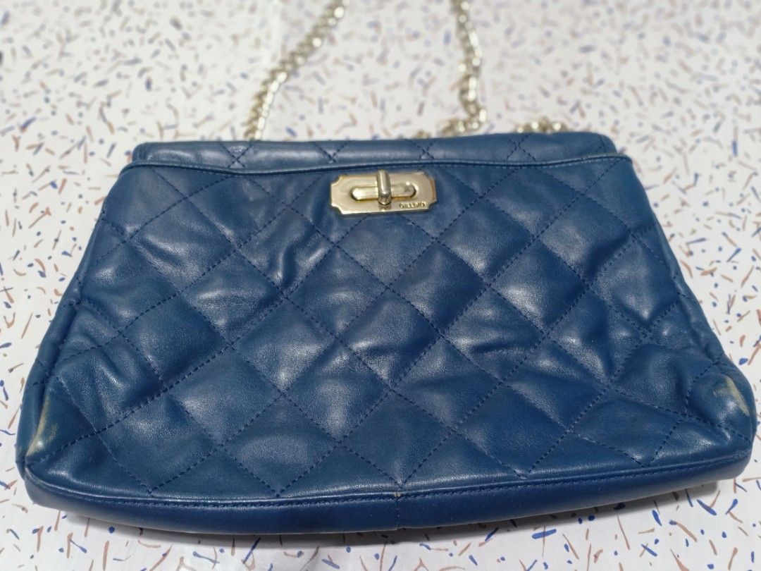 Gillivo Sling Bag on Carousell