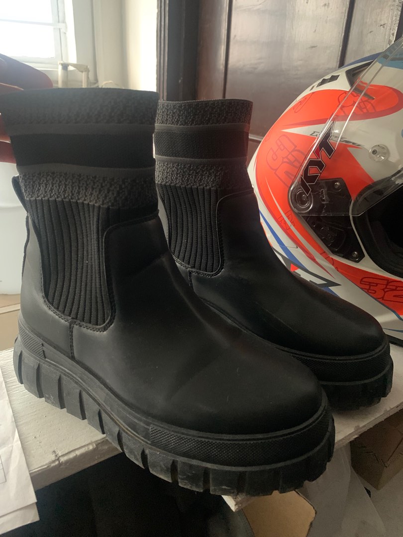 So Fab boots on Carousell