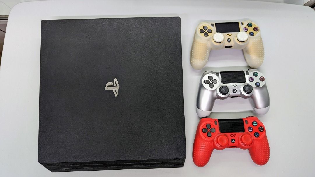 Sony PlayStation PS4 Pro with 3 controllers and camera, Video Gaming ...