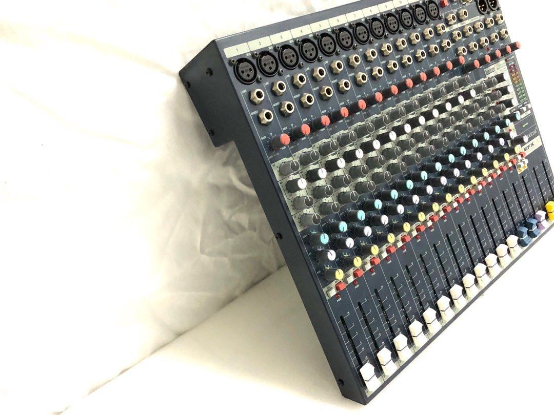 Soundcraft EFX12 12-channel Mixer with Effects 混音器, 興趣及遊戲, 音樂、樂器 & 配件 ...