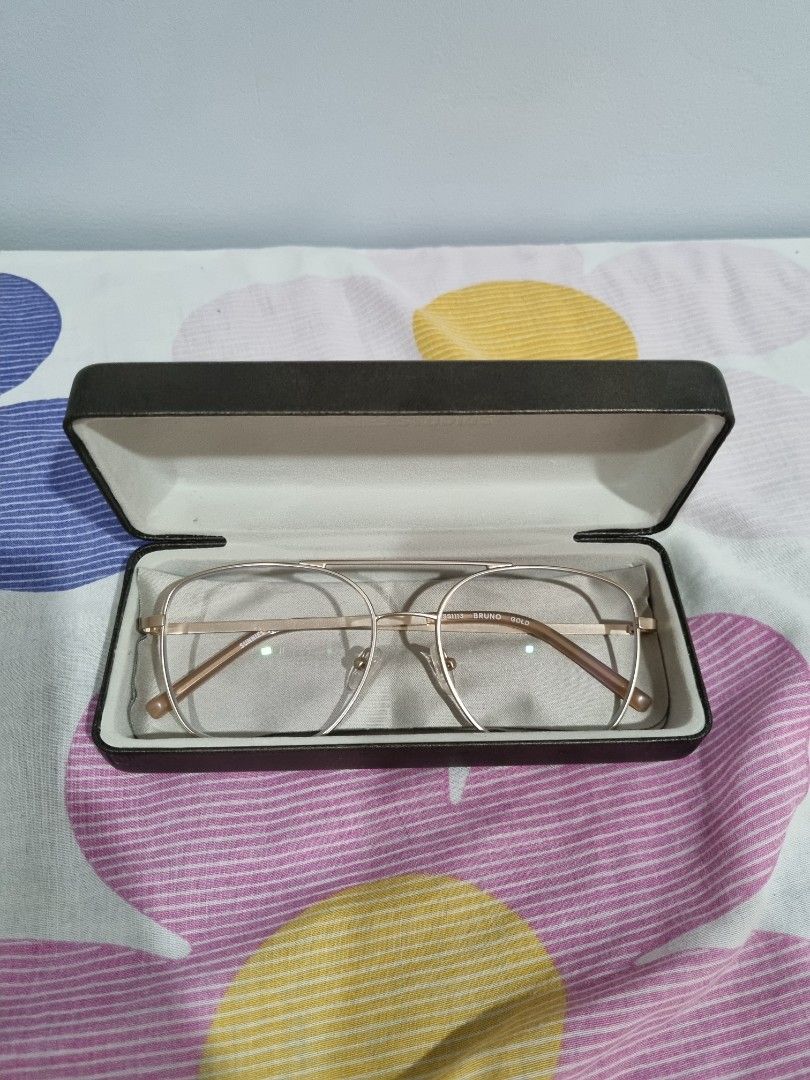 Sunnies Specs - Bruno in Gold with Graded Lens on Carousell