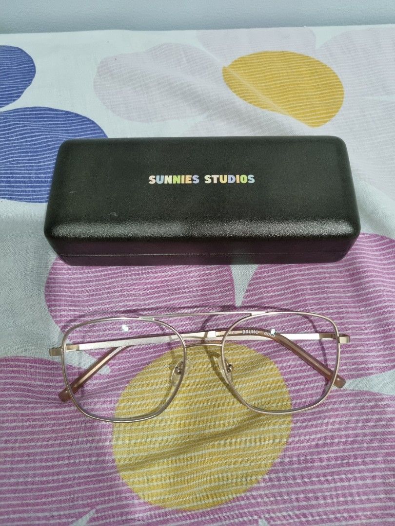 Sunnies Specs - Bruno in Gold with Graded Lens on Carousell