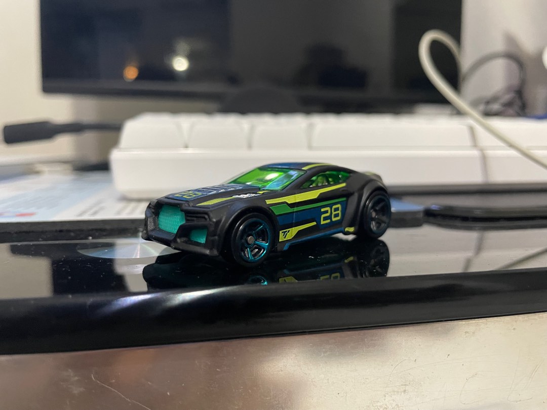 Torque Twister Hot Wheels, Hobbies & Toys, Toys & Games on Carousell