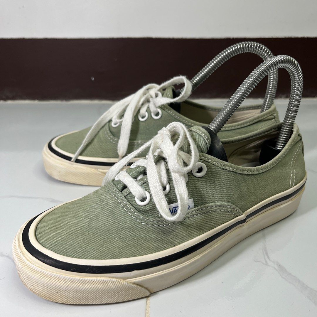 VANS STYLE 44, Women's Fashion, Footwear, Sneakers on Carousell