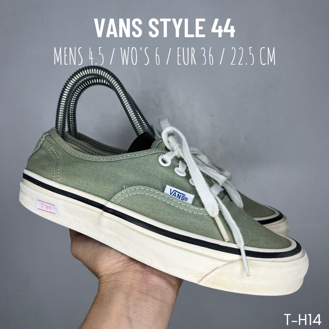 VANS STYLE 44, Women's Fashion, Footwear, Sneakers on Carousell