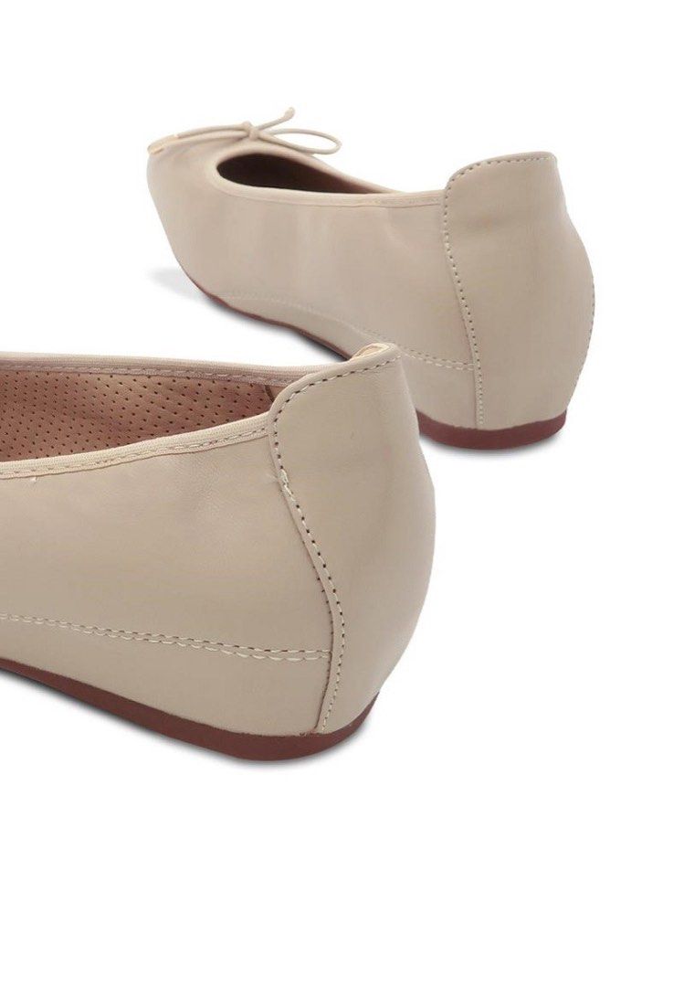 Vincci, Luxury, Sneakers & Footwear on Carousell