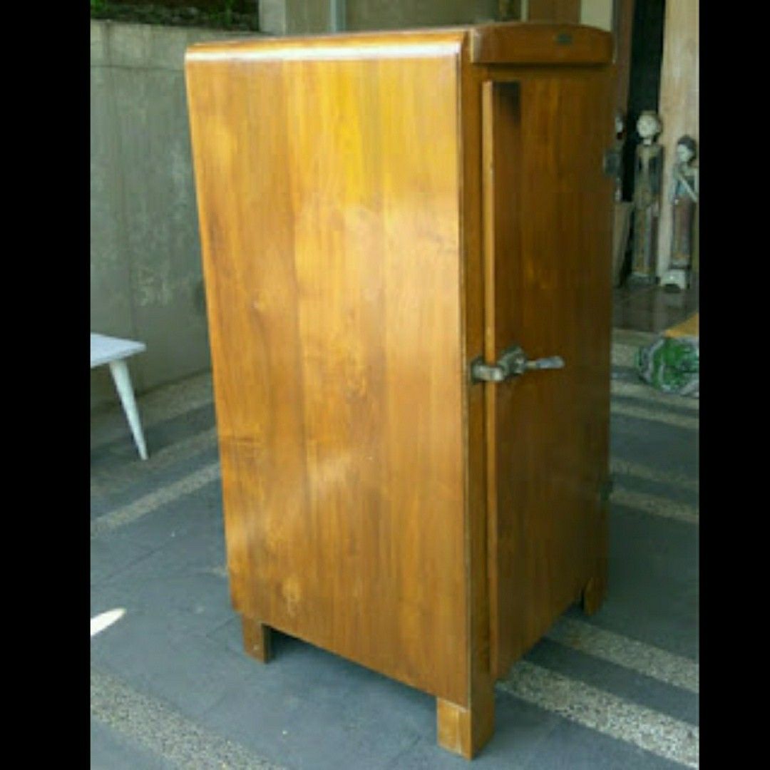 Vintage Kulkas Kayu Kuno " Toko Bie Surabaja ", Antik, Furnitur di ...