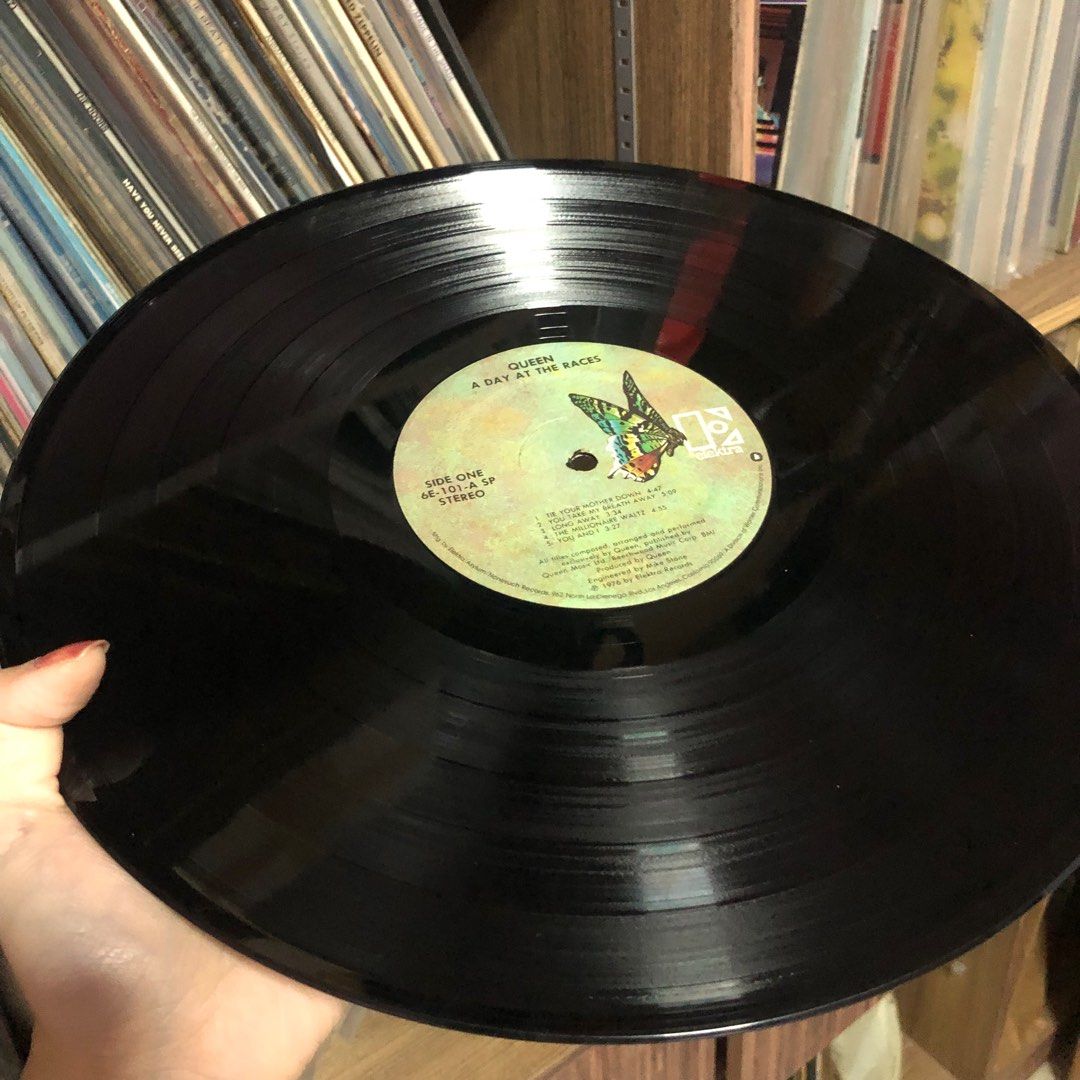 Queen – A Day At The Races (1976 US first pressing, specialty edition ...