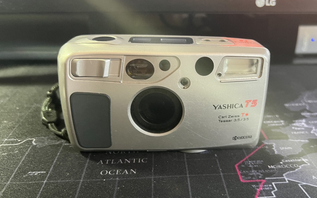 Yashica T5, works perfectly., Photography, Cameras on Carousell