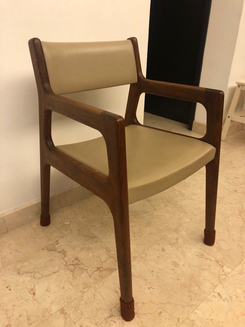 De La Espanda Deer Chair, Furniture & Home Living, Furniture, Chairs on ...