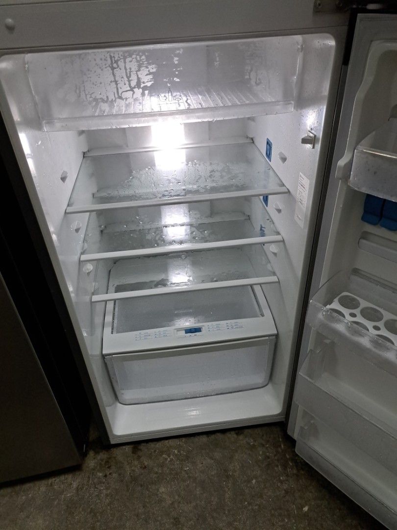 Electrolux Refrigerator Fridge inverter 2 ticks 319L net warranty ...