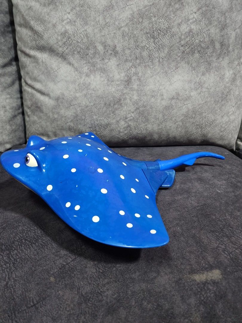 Finding Nemo stingray storage toy and sea creatures on wheels, Hobbies ...